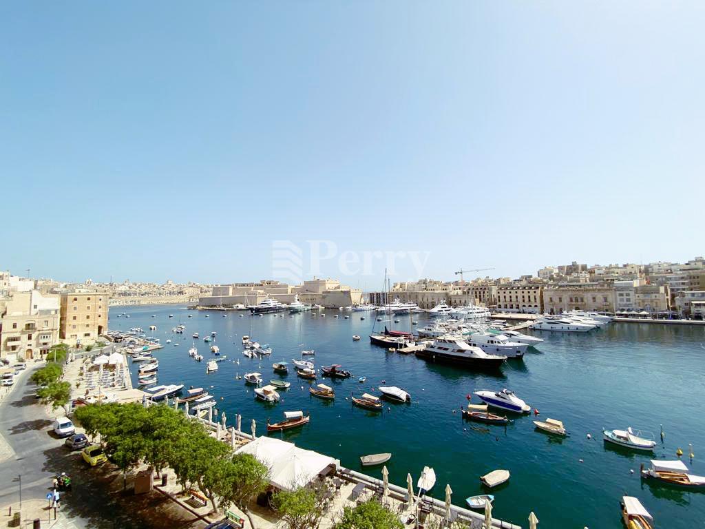 Senglea (Isla), Unconverted Town House (HC500353) (PERRY)